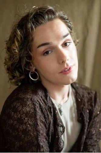 Iz Hesketh | Hollyoaks Wiki | Fandom