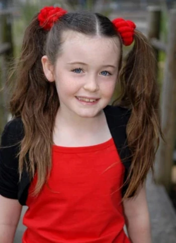 Holly Cunningham | Hollyoaks Wiki | Fandom