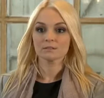 Annika Smith | Hollyoaks Wiki | Fandom