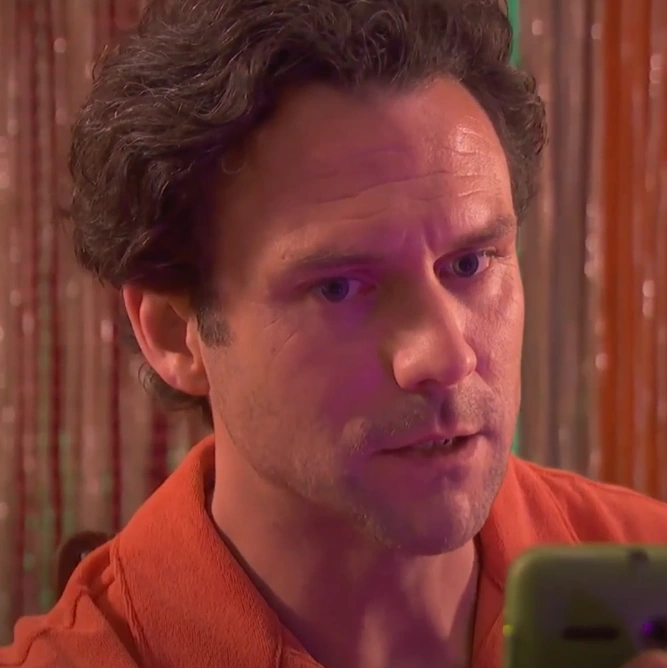 Travis (Glen Fox) | Hollyoaks Wiki | Fandom