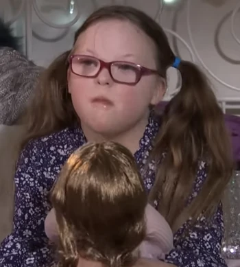 Minnie Minniver | Hollyoaks Wiki | Fandom