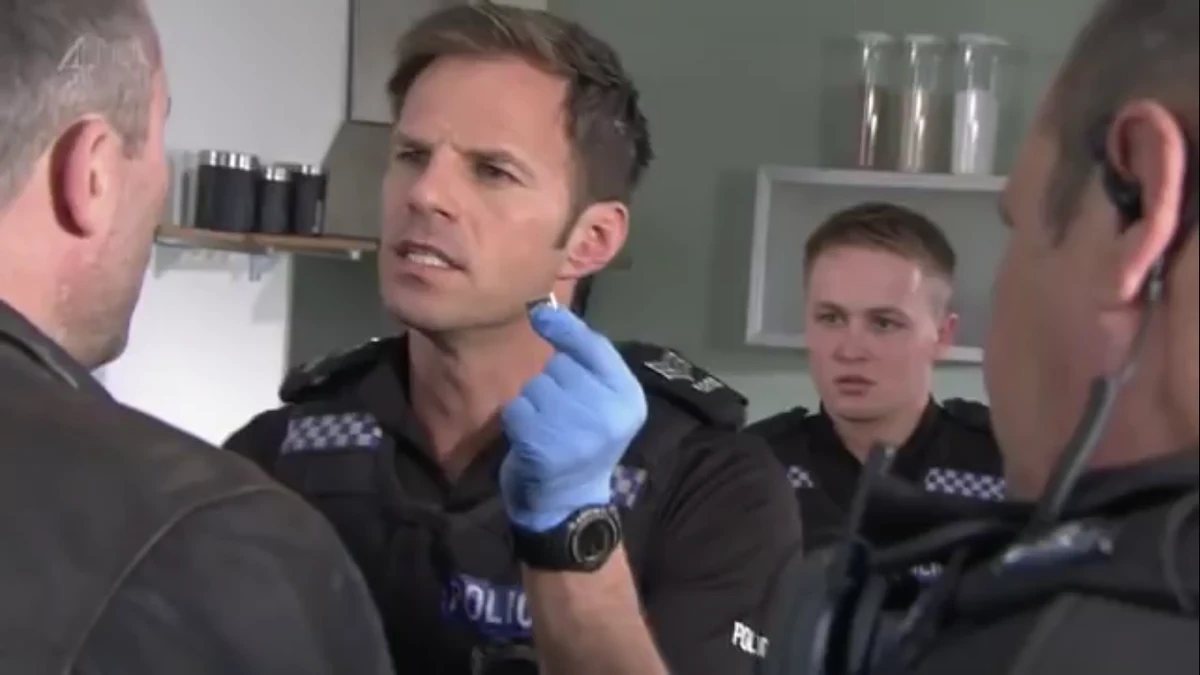 Episode 4210 (11th September 2015) | Hollyoaks Wiki | Fandom