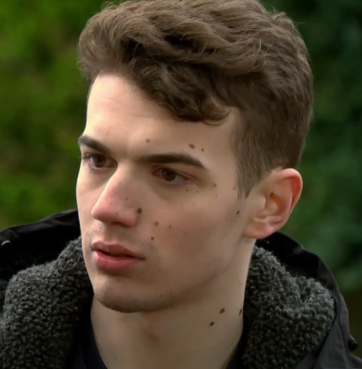 Benji Jones | Hollyoaks Wiki | Fandom