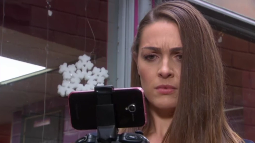 Episode 5326/5327 (23rd December 2019) | Hollyoaks Wiki | Fandom