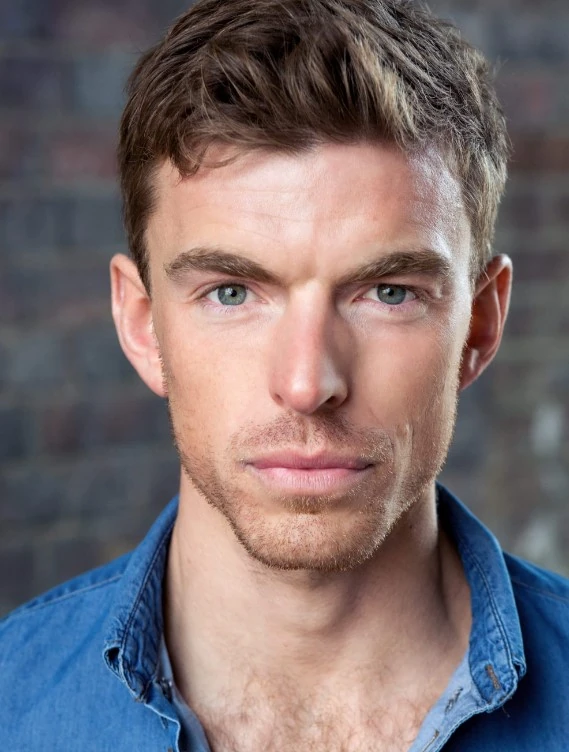 Chris Gordon | Hollyoaks Wiki | Fandom