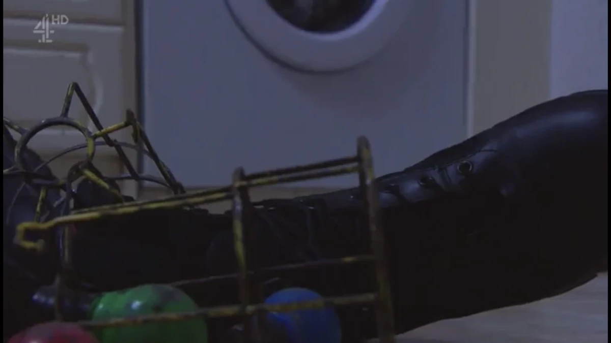 Episode 4805/4806 (22nd December 2017) | Hollyoaks Wiki | Fandom