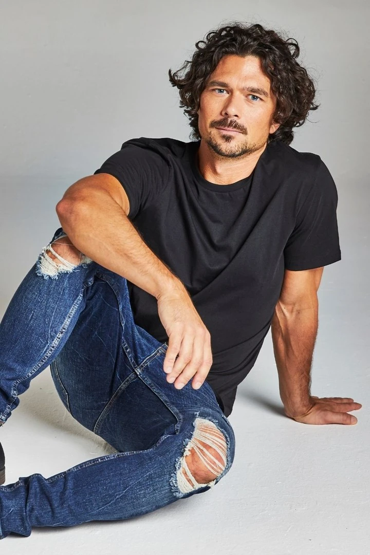 Luke Arnold Body
