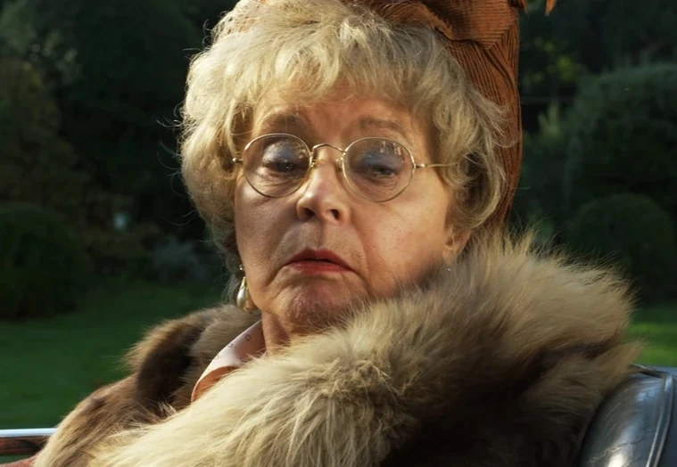 Great Aunt Greta (movie character) | Horrid Henry Wiki | Fandom