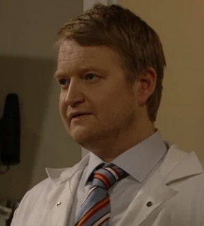 Dr. Bugge | Hotel Cæsar Wiki | Fandom