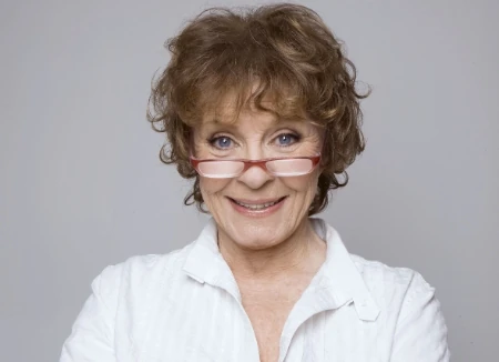 Kari Simonsen | Hotel Cæsar Wiki | Fandom