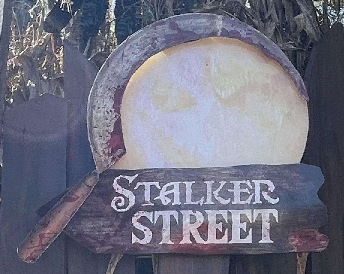 Stalker Street | Howl-O-Scream Wiki | Fandom