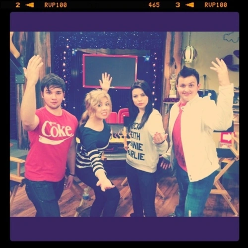 Gallery:iPear Store | iCarly Wiki | Fandom