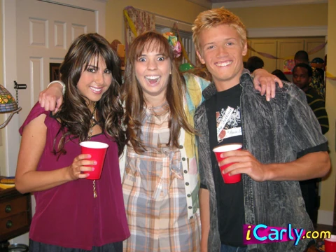 Popular Girl | iCarly Wiki | Fandom