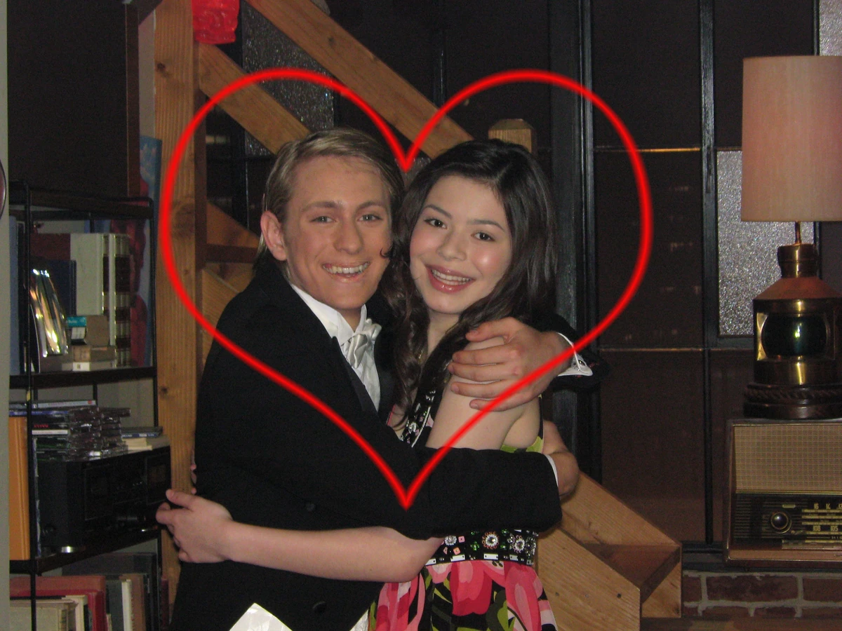 Dancing with HOT guys! | iCarly Wiki | Fandom