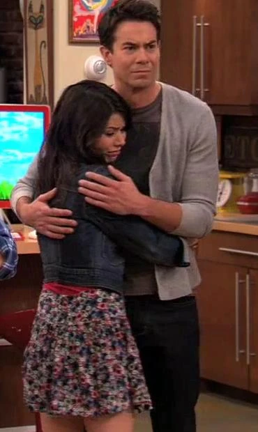 Miranda Cosgrove Belly Rub