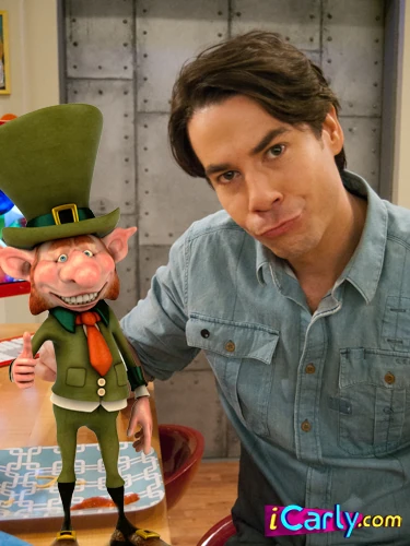 Spencer Interviews Lenny the Leprechaun | iCarly Wiki | Fandom