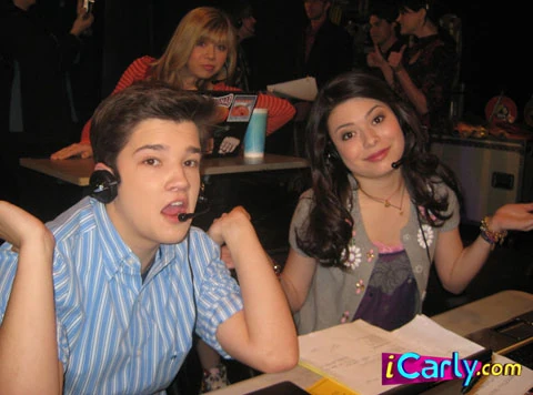 Icarly Ifix A Popstar Belly