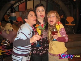 Wahoo Punch | iCarly Wiki | Fandom