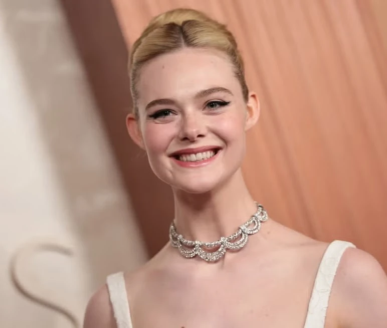 Elle Fanning | Igrzyska Śmierci Wiki | Fandom