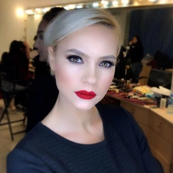 Eni Jani | International Dubbing Wiki | Fandom