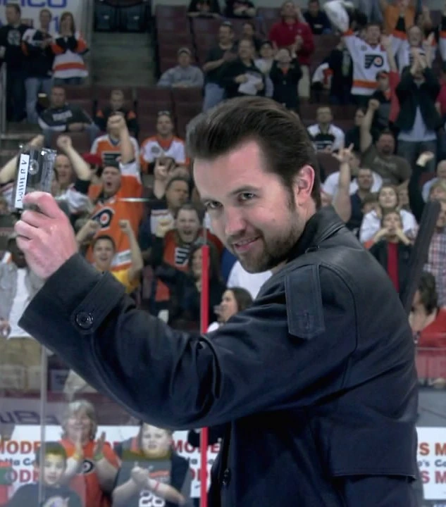 Mac's duster | It's Always Sunny in Philadelphia Wiki | Fandom