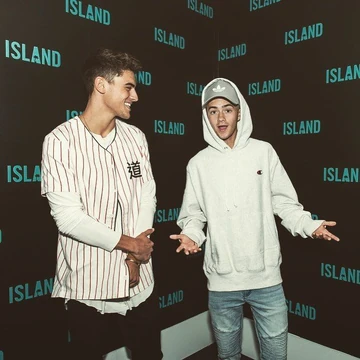 Jack Johnson Y Jack Gilinsky Fumando Jack & Jack Fetus Pics: See Rare