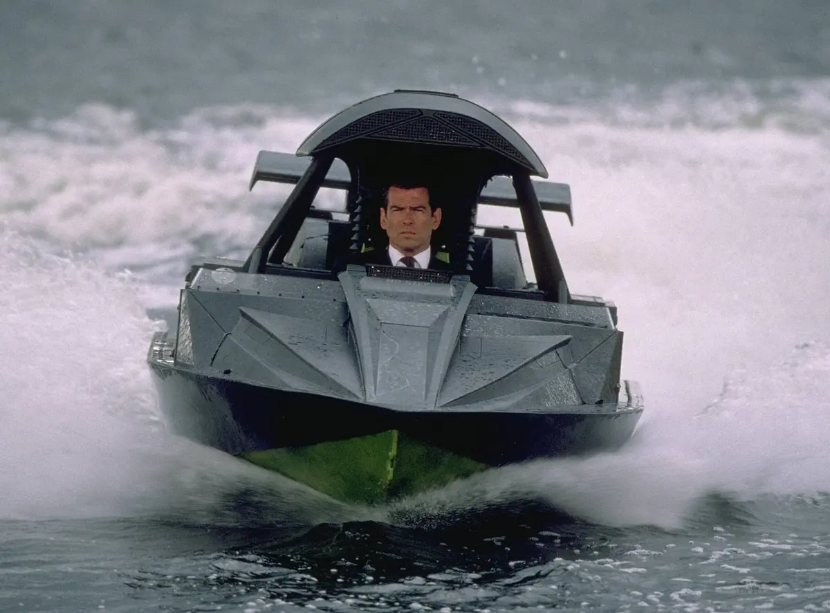 Q Boat | 007 Empire Wiki | Fandom