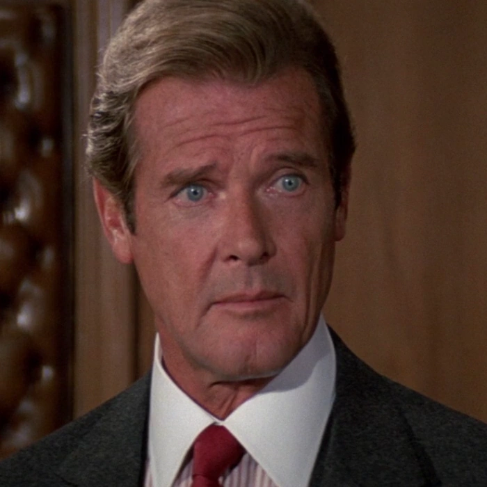 1er James Bond Roger Moore