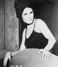 Bambi et Perle Noire | James Bond | Fandom