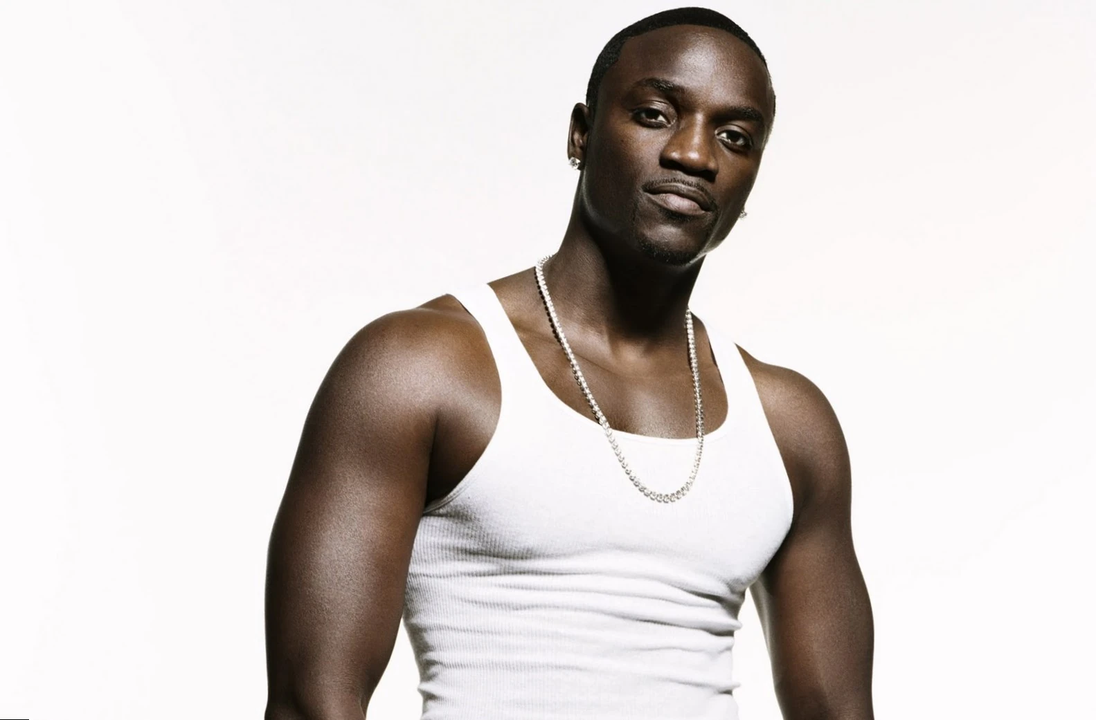 Akon Body