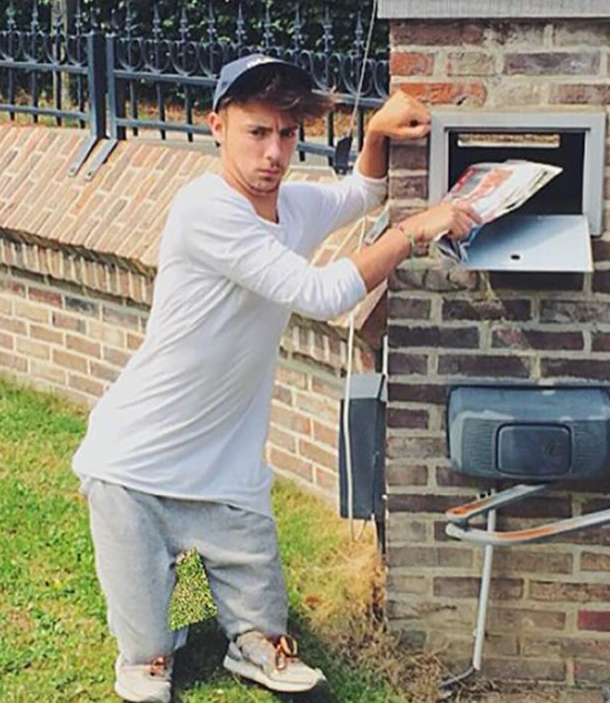 Le Nain-posteur | Wiki JDR - Ordre du Fenwick | Fandom