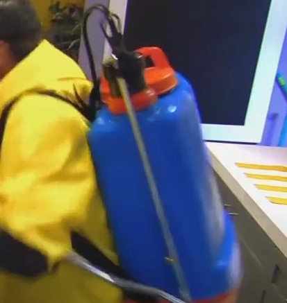 Bak dezynsektora/Galeria | Jestem Franky Wiki | Fandom