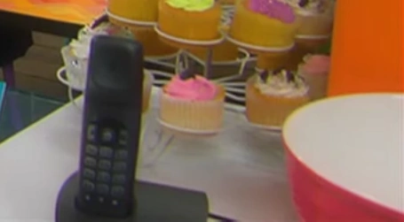 Telefon z Cybera | Jestem Franky Wiki | Fandom