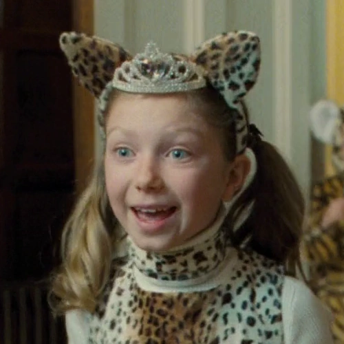 Izzie Thornton | Johnny English Wiki | Fandom