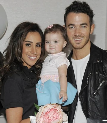 danielle jonas sister