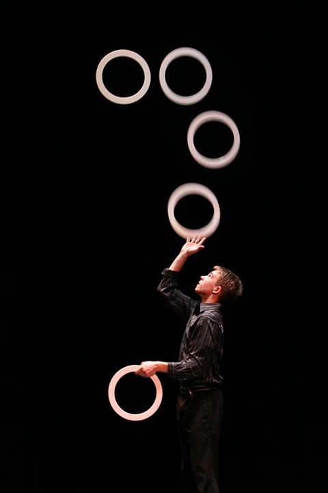 Juggler Ben Thomas