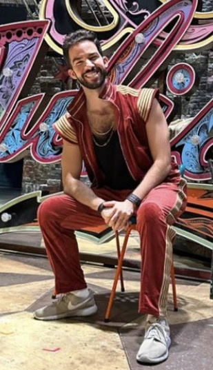 Crosse | & Juliet Wiki | Fandom