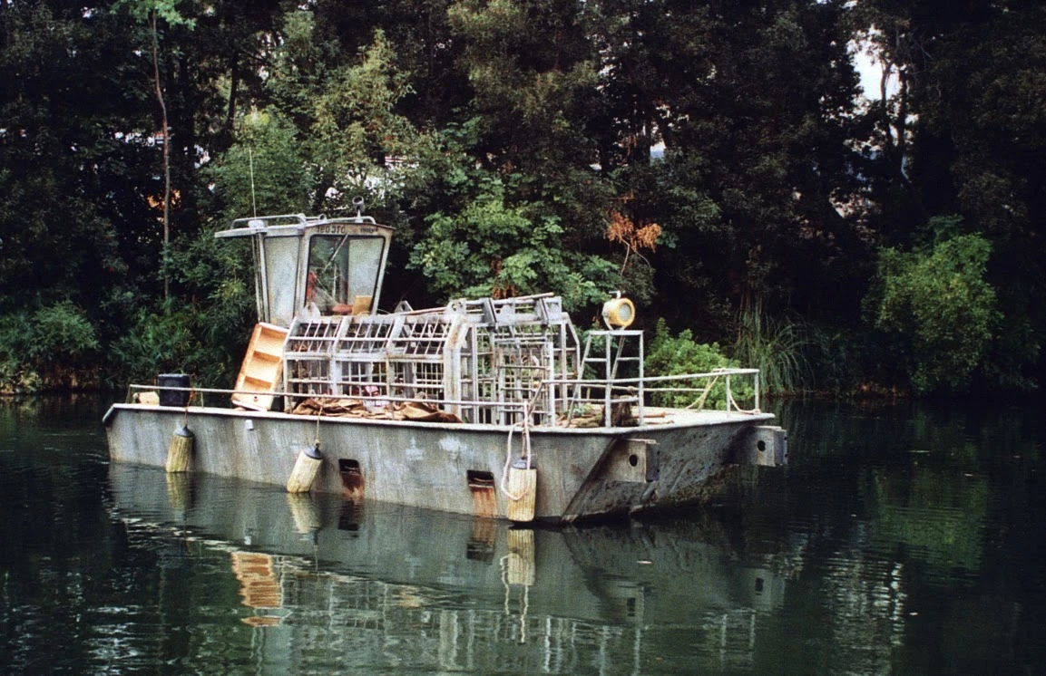 InGen Barge | Jurassic Park Wiki | Fandom