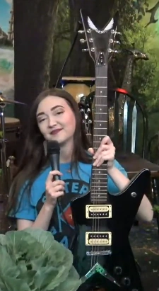 Kaylen's Black Electric Guitar | K3 Sisters Band Wiki | Fandom
