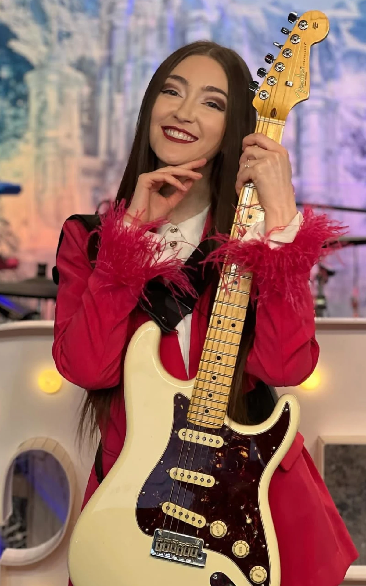 The Olympic White Fender | K3 Sisters Band Wiki | Fandom