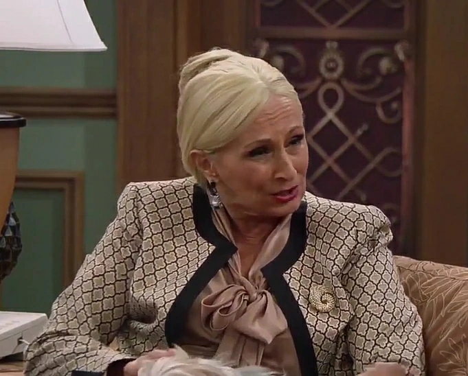 Mrs. Vandervoort | K.C. Undercover Wiki | Fandom