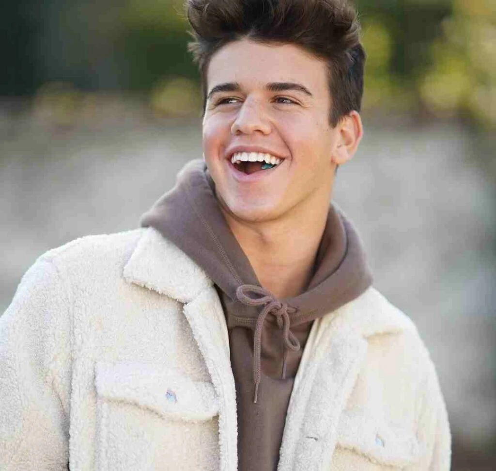 Sage Rosen | Mackenzie Ziegler Wiki | Fandom