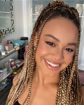 Nia Frazier | Mackenzie Ziegler Wiki | Fandom