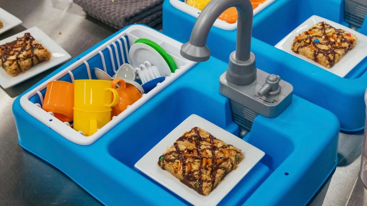 Everything but the Kitchen Sink | Kids Baking Championship Wiki | Fandom