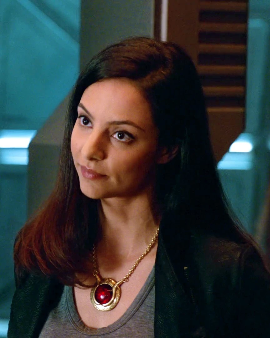 Zari Tomaz | Kingsfan Characters Wikia | Fandom