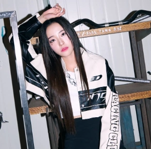 Iris (eerror) | K-Pop Fanon Fandom Wiki | Fandom