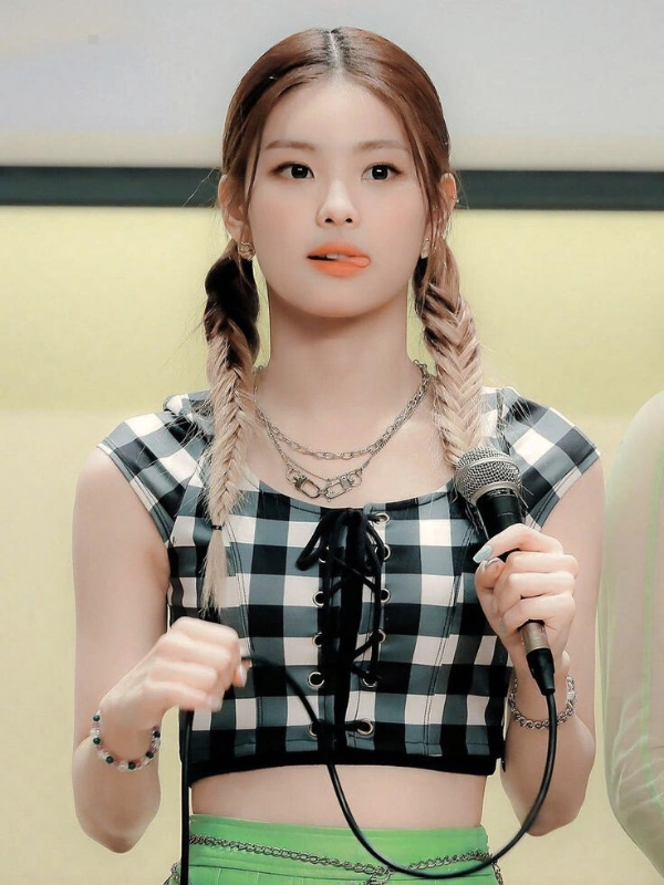 Rua | K-Pop Fanon Fandom Wiki | Fandom