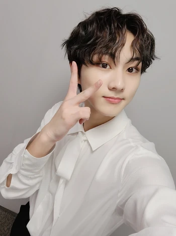 Lee Chiwon | K-Pop Fanon Fandom Wiki | Fandom