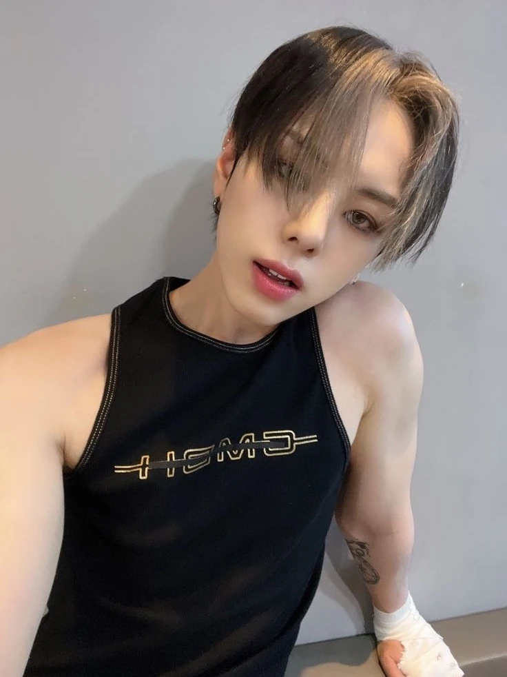 Young-Jin (VALIGHT) | K-Pop Fanon Fandom Wiki | Fandom