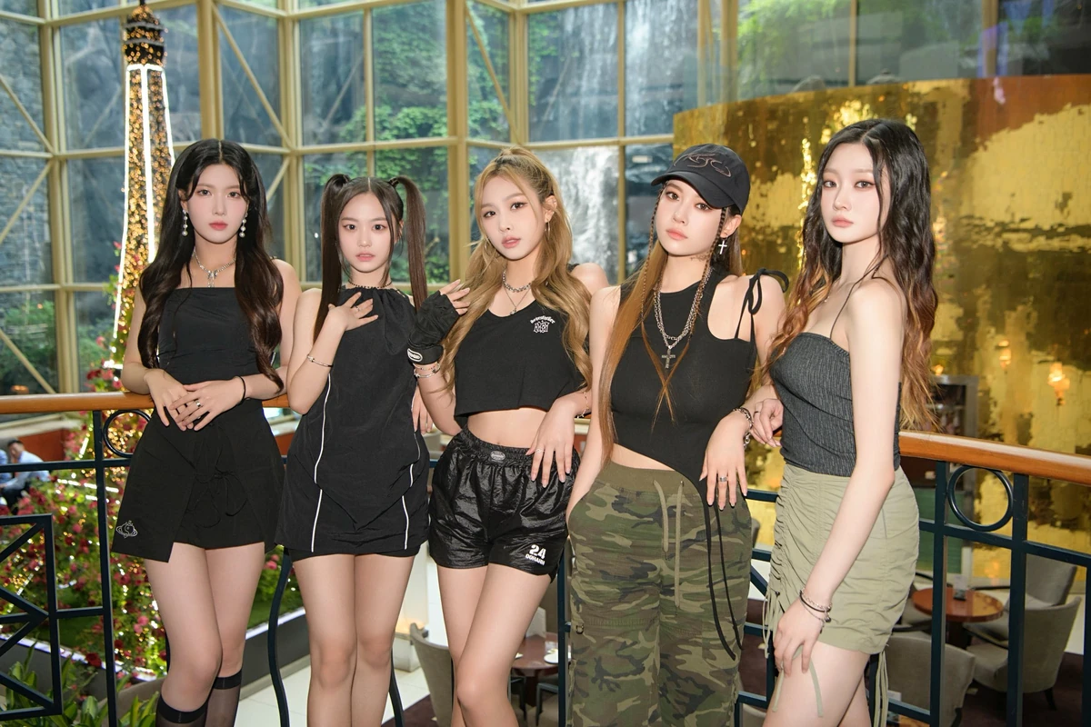 WiTCHX is debuted today! The promotions for their 1st Single will start on November 7th! - K-POP ...